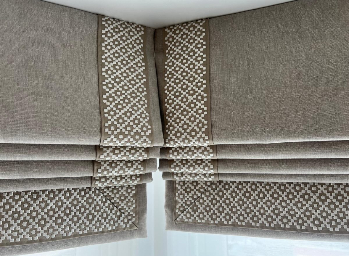 Bay Roman Blinds with Border Trim | Hue House